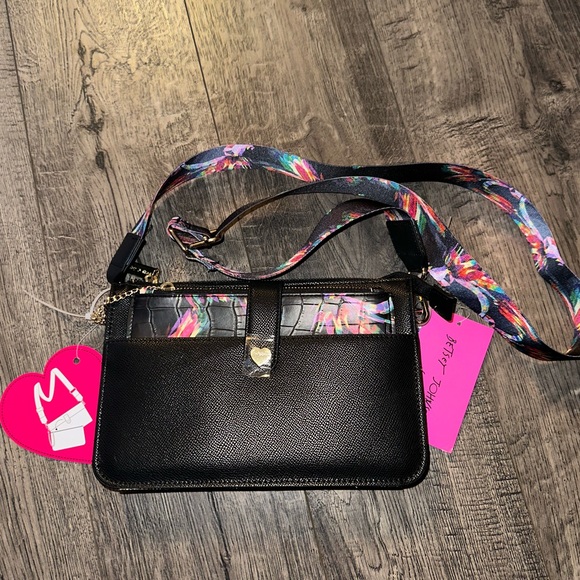 Betsey Johnson | Bags | New Betsey Johnson Xohannah Crossbody Bag With ...